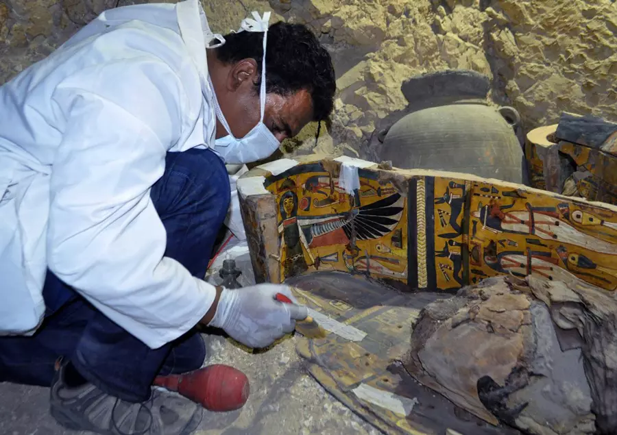 Mummies thiab 1,000 tus pej thuam pom nyob rau hauv ancient Egyptian qhov ntxa 919_2