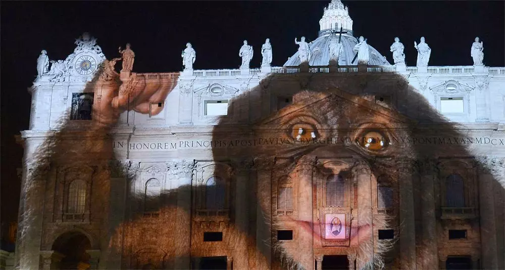 Fotos de animais proxectadas no Vaticano 959_5