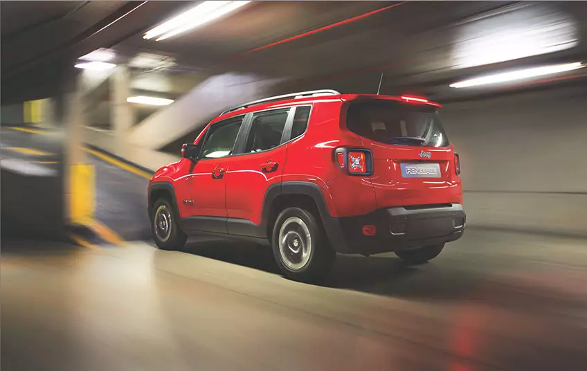 නව 2017 Jeep Renegade සමඟ ස්වභාවධර්මයට අභියෝග කරන්න 9739_3