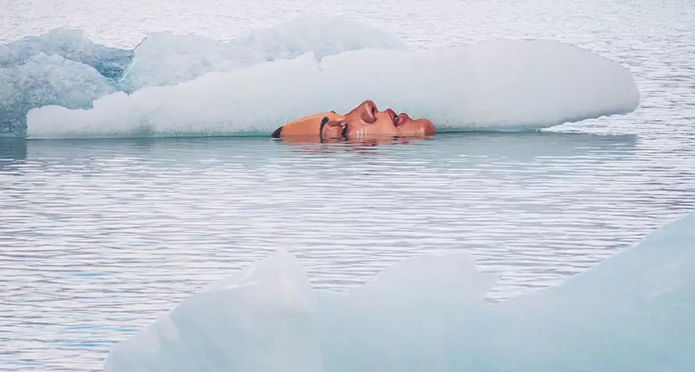 Art in the ice: ภาพจิตรกรรมฝาผนังบนภูเขาน้ำแข็งแสดงถึงการเปลี่ยนแปลงสภาพภูมิอากาศ 9821_3