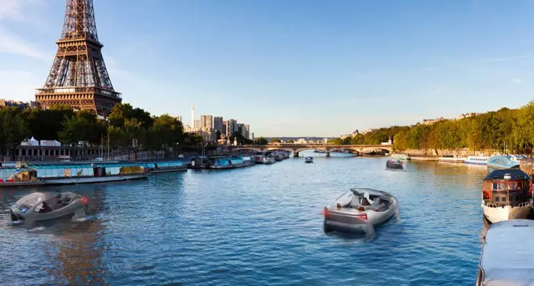 Hanana taxi-drano eo amin'ny Reniranon'i Seine i Paris